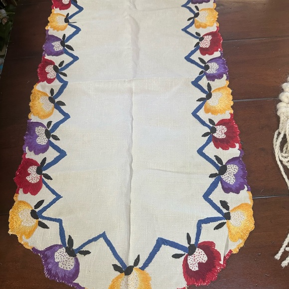 Dining | Vintage Italy Linen Embroidered Table Runner Vibrant Floral ...